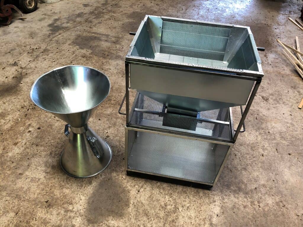 Honeybee Shake Box for managing loose bees in one form or another